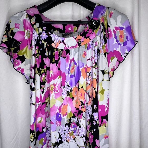Southern Lady | Tops | Southern Lady Floral Shortsleeve Top | Poshmark